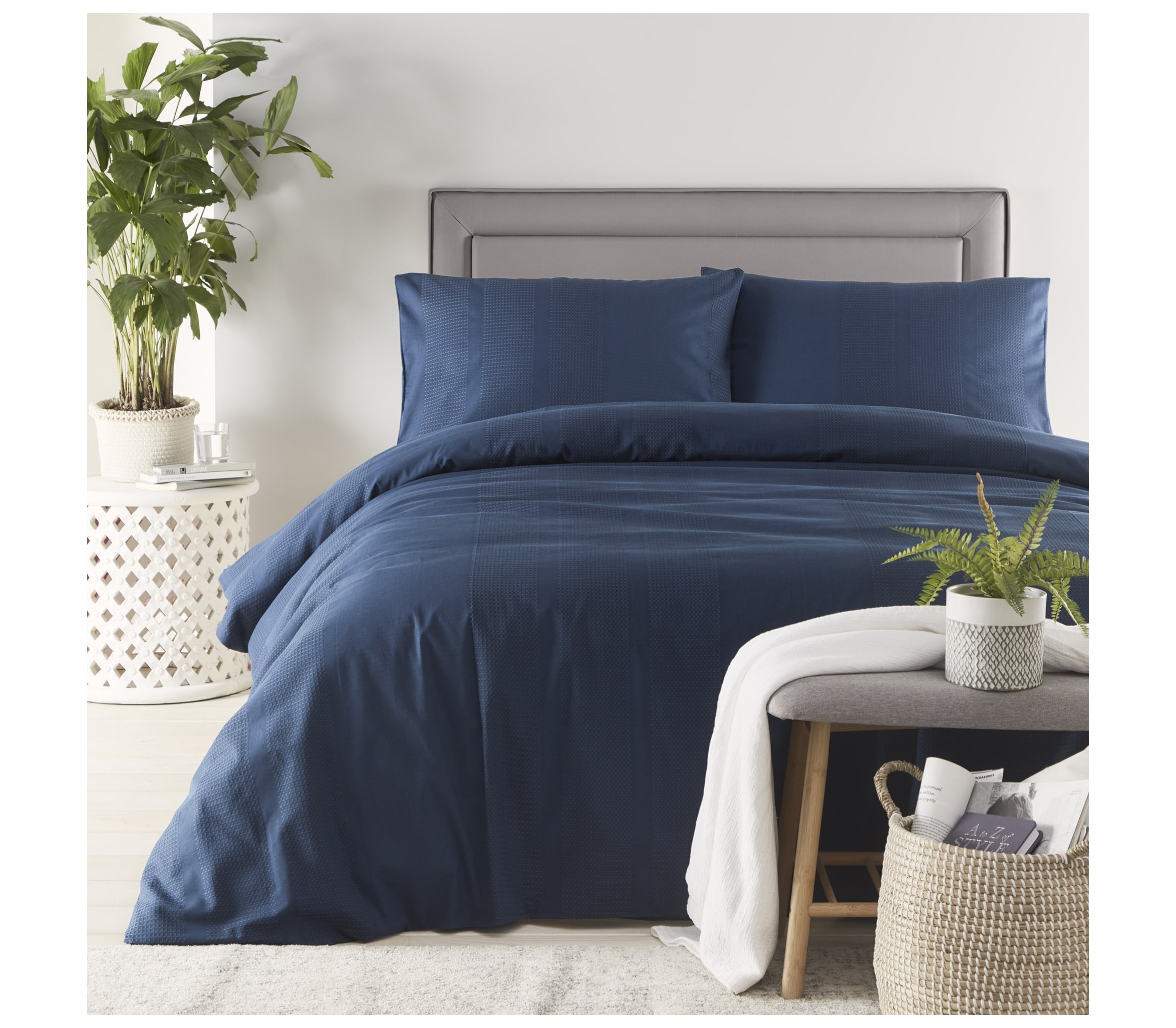 Appletree Boutique - Corden - Navy Bedding | J Rosenthal & Son